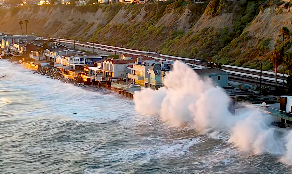 King Tides Pummel Multi-Million Dollar SoCal Beachfront Homes (Video ...